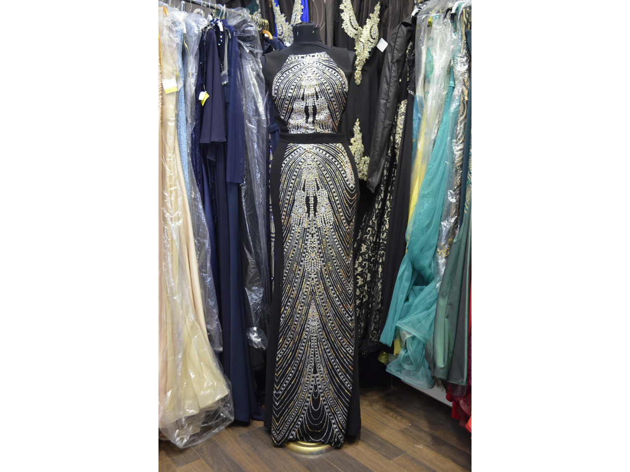 BUTIK PAR | Ženske haljine Novi Beograd, Smokinzi, frakovi Novi Beograd ...