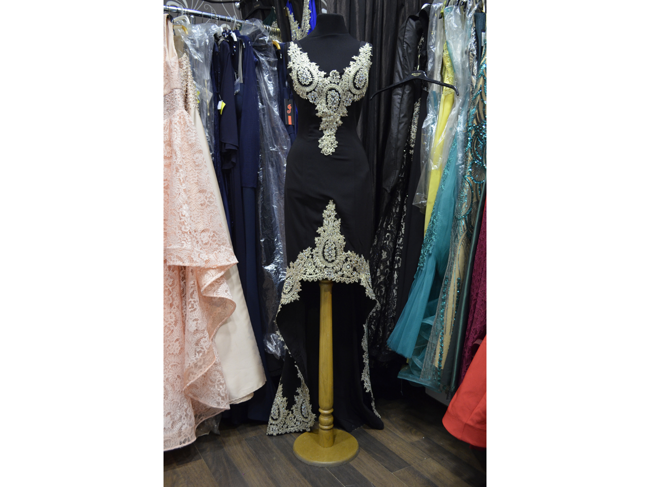 BUTIK PAR | Ženske haljine Novi Beograd, Smokinzi, frakovi Novi Beograd ...