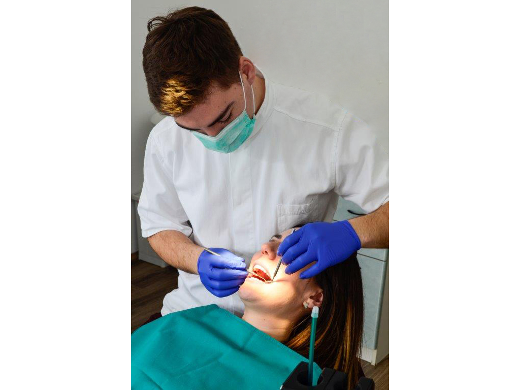 DENTAZOL DENTAL OFFICE | Dental surgery | 23 Mutapova st., Vracar ...