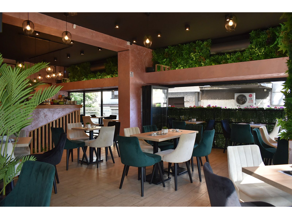 CAFFE BAR QUEEN | Kafe barovi i klubovi | Vojvode Stepe 270, Voždovac ...