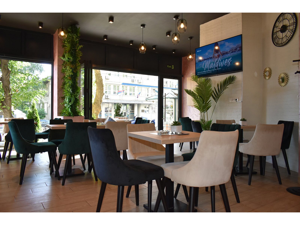 CAFFE BAR QUEEN | Bars and night-clubs | 270 Vojvode Stepe st ...